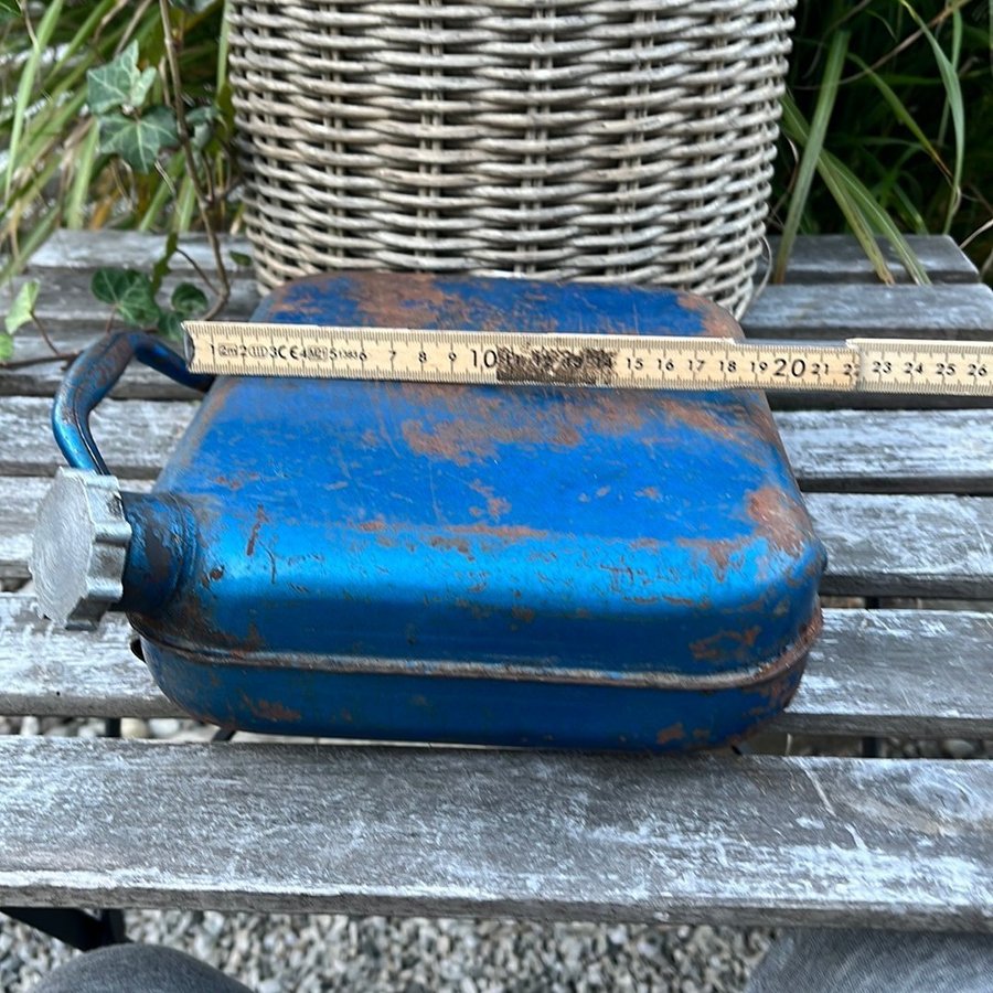 Se produkter som liknar BENSIN DUNK RESERVDUNK HUSQVA.. på Tradera ...