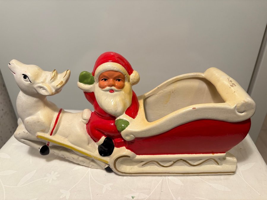Se produkter som liknar Stor gammal tomte med släde o.. på Tradera ...
