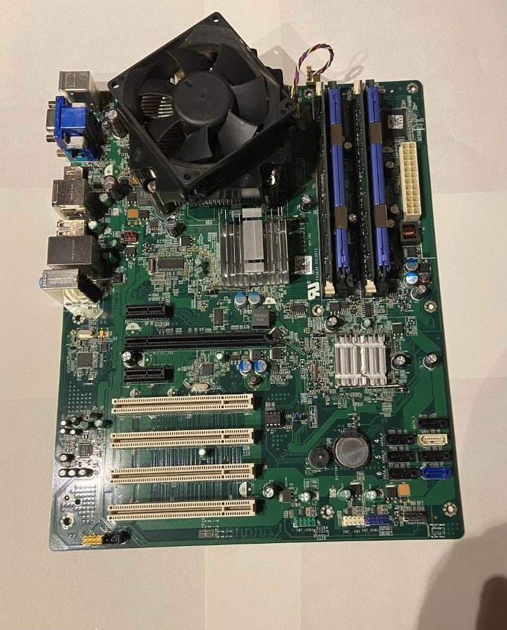 Moderkort med Intel Core2 Quad Q6600 , RAM-minn.. | Köp på Tradera ...