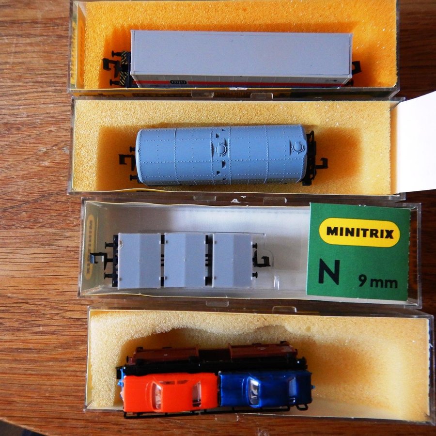Se produkter som liknar Minitrix 4 vagar, container, .. på Tradera ...
