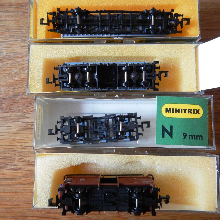 Se produkter som liknar Minitrix 4 vagar, container, .. på Tradera ...
