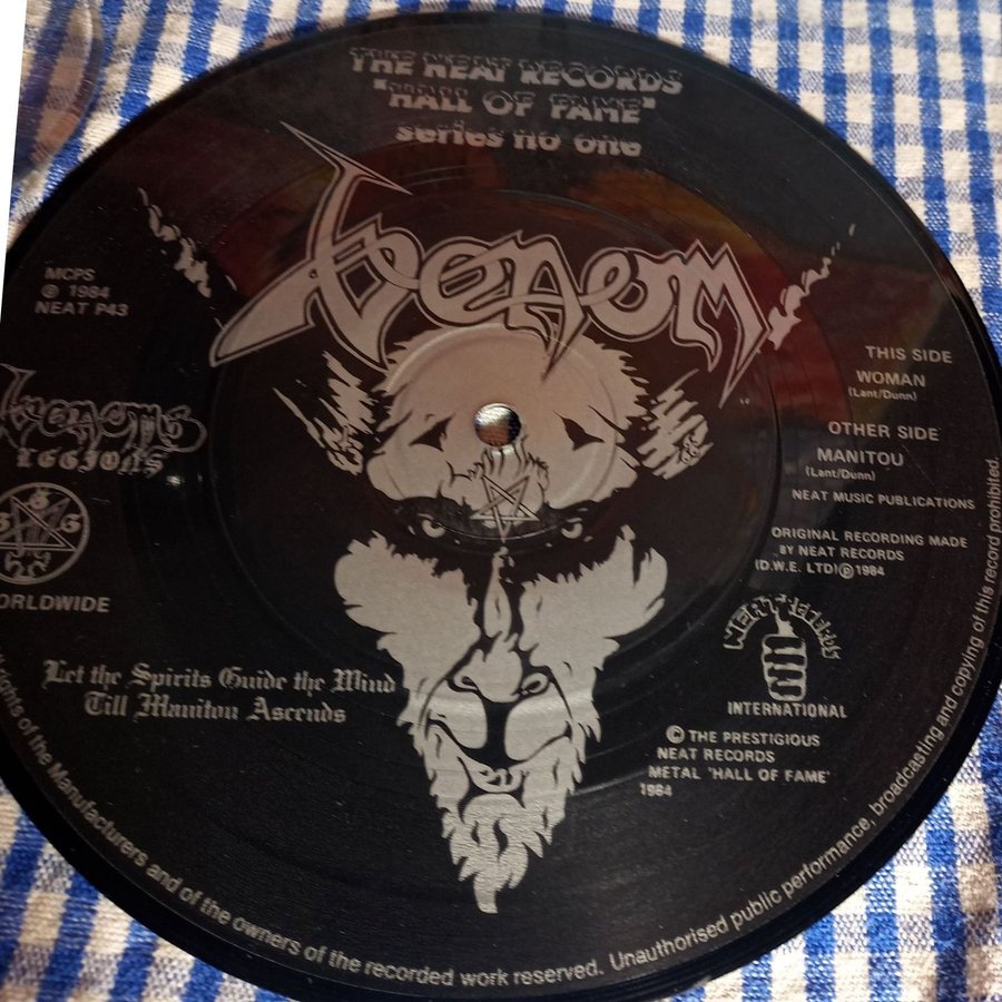 Venom – Manitou / Woman 7" Vinylsingel (1984) | Köp på Tradera (733261025)