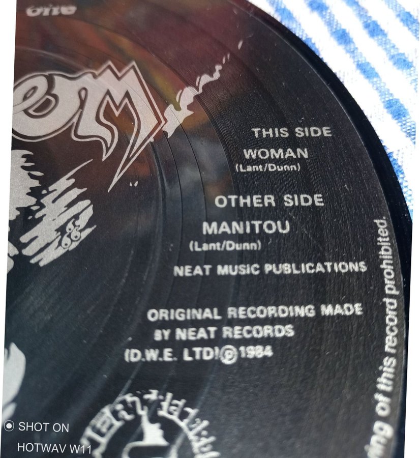 Venom – Manitou / Woman 7" Vinylsingel (1984) | Köp på Tradera (733261025)