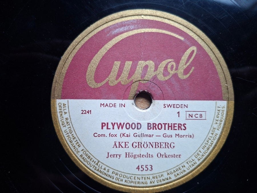 Se produkter som liknar Åke Grönberg. 1 st. 78 varvs .. på Tradera ...