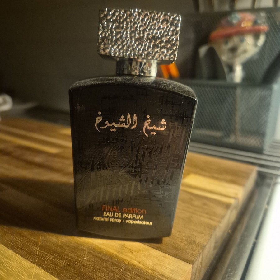 Se produkter som liknar Lattafa Shaik Al Shuyukh Fina.. på Tradera ...