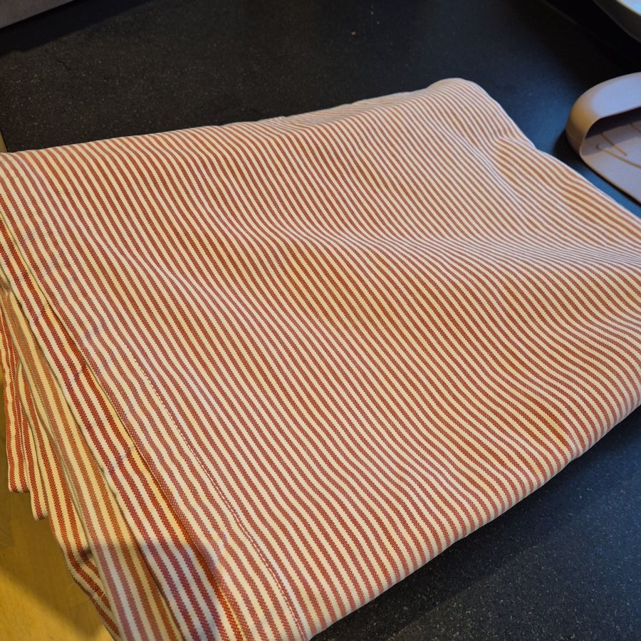 Lexington Living röd vit duk 145×238 cm | Köp på Tradera (708667049)