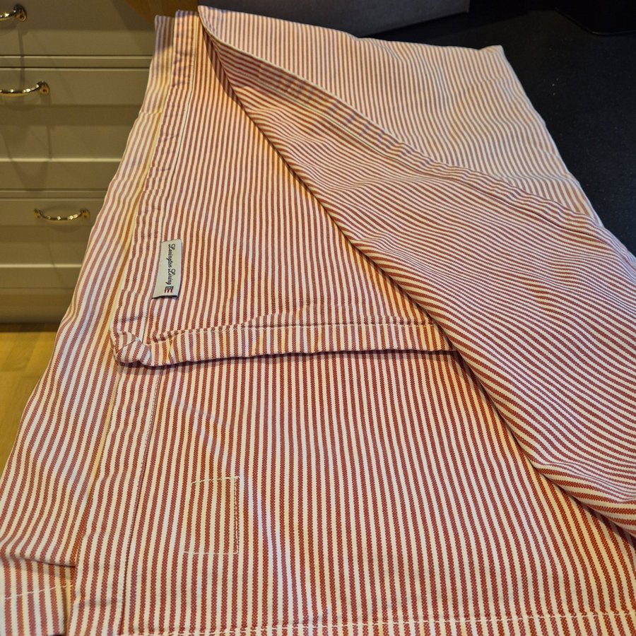 Lexington Living röd vit duk 145×238 cm | Köp på Tradera (708667049)