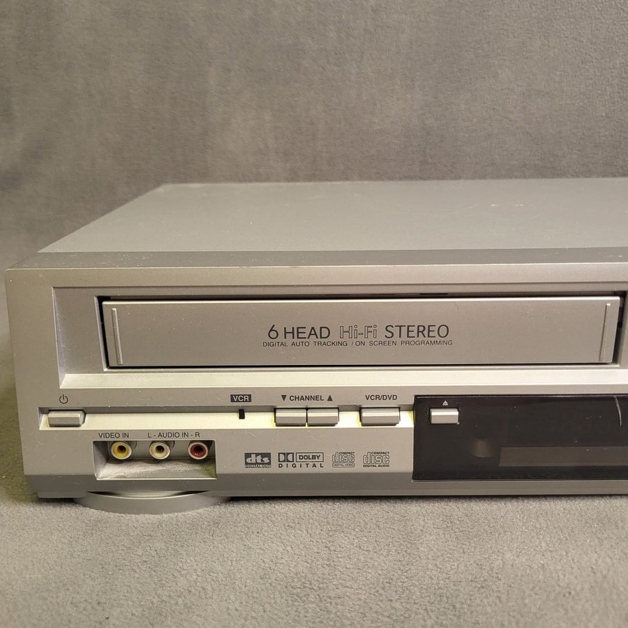 Se produkter som liknar Dantax VHS DVD Kombo Video Sp.. på Tradera (626730756)