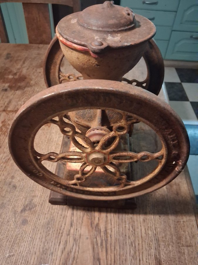 Antik kaffekvarn Landers Frary & Clark no 20 am.. | Köp på Tradera ...