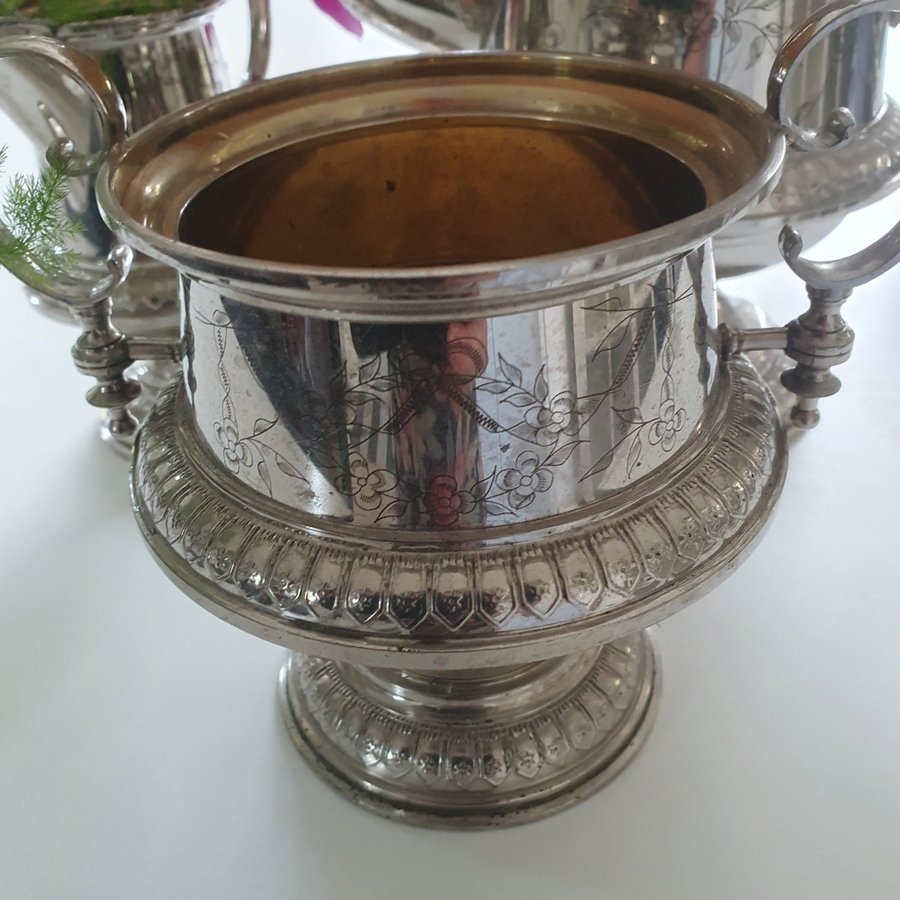 Nysilvertekanna med tillbehör 'Ale Lindström Es.. | Köp på Tradera ...