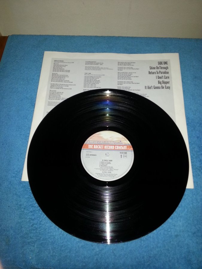 LP Elton John The Rocket Record Company 9103 5.. | Köp på Tradera ...