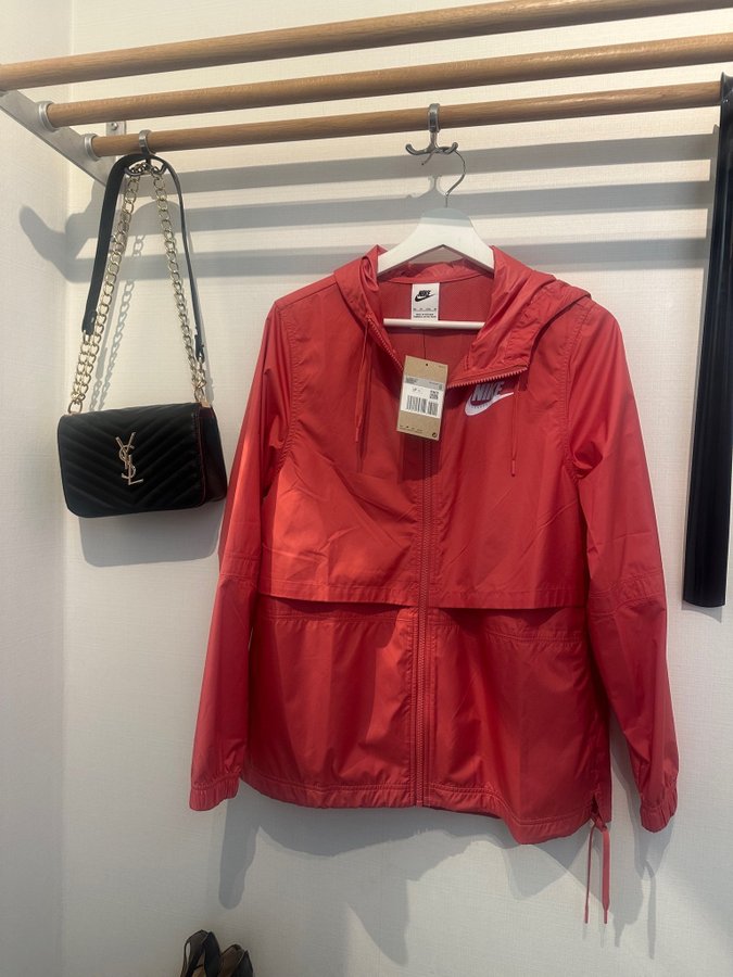 Korall rosa vindjacka från Nike ny med prislapp.. | Köp på Tradera ...