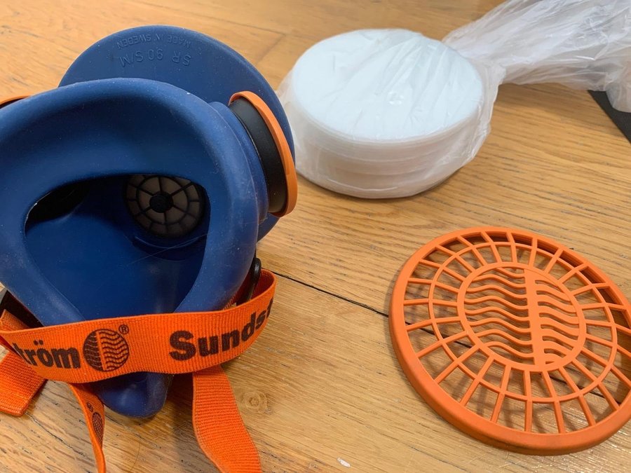 Sundström SR 230 Förvaringsbox med SR90 halvmas.. | Köp på Tradera (588548020)