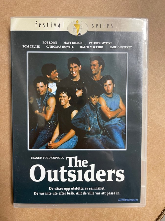 Se produkter som liknar The Outsiders - Svensk Text på Tradera (717371110)