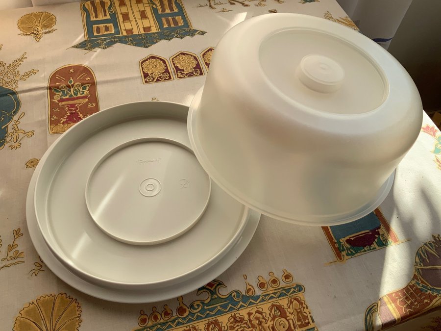 Tupperware tårtbox, kakfat med lock | Köp på Tradera (595901547)