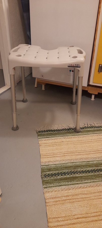 Duschpall Etac Swift grå färg | Köp på Tradera (711909584)