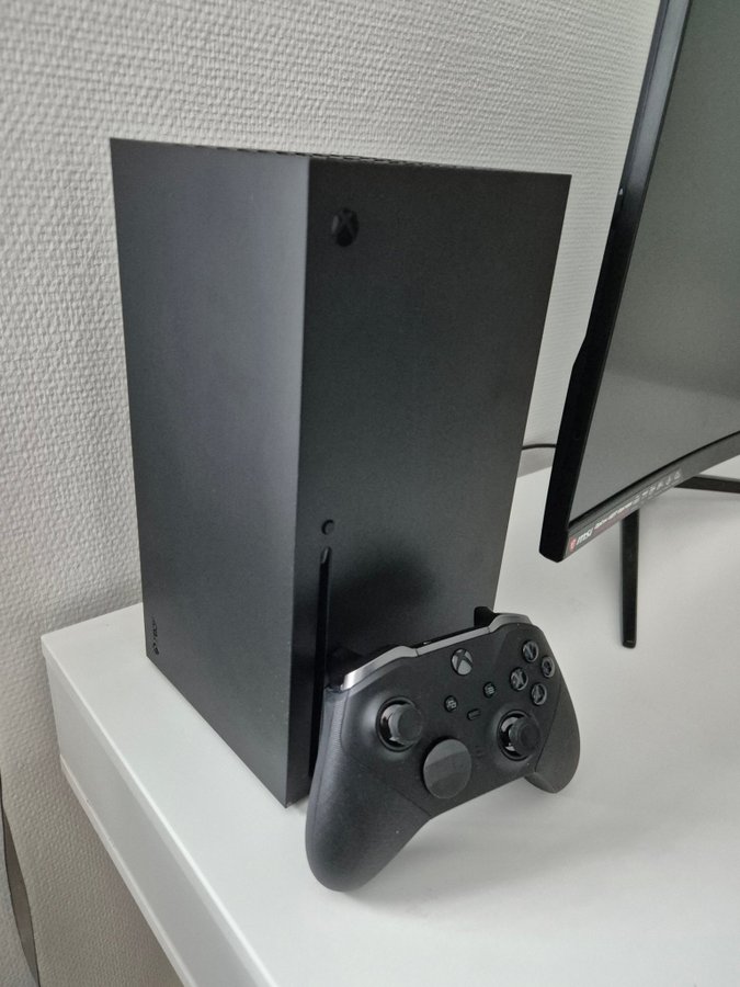 Xbox Series X 2 tb med mycket tillbehör. | Köp på Tradera (710868254)