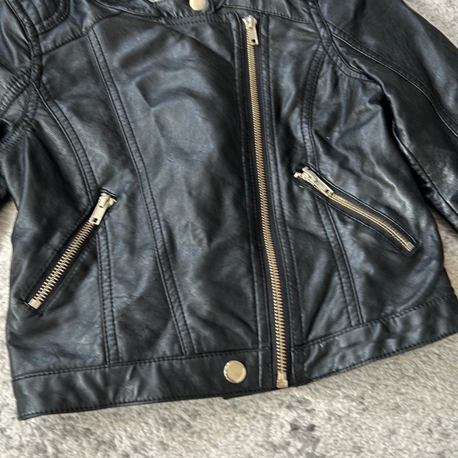 Se produkter som liknar Tuff kort jacka strl 134 Lindex på Tradera ...