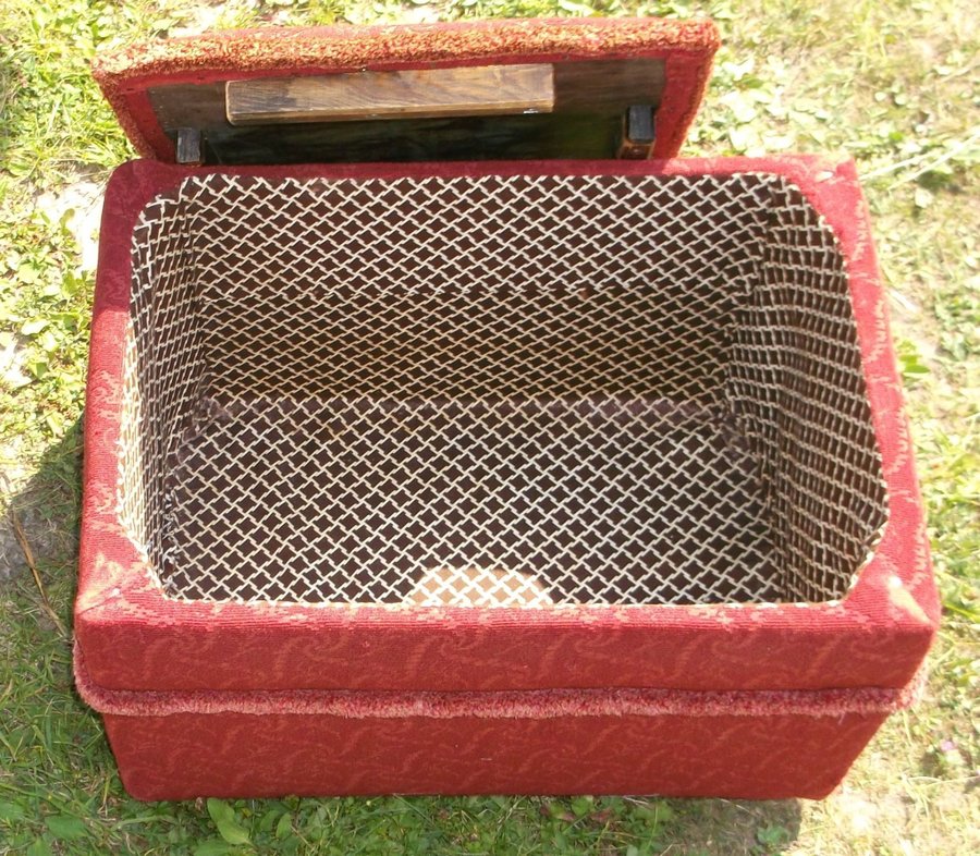 Sypuff Vinröd Pall Förvaring för sybehör, garn .. | Köp på Tradera ...