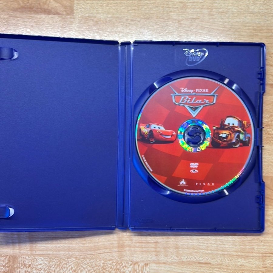 Se produkter som liknar Bilar - Disney Pixar DVD på Tradera (696932157)
