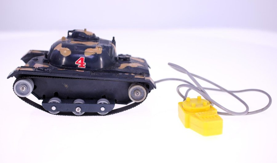 Marx Toys 'Assault Tank' remote controlled batt.. | Köp på Tradera ...