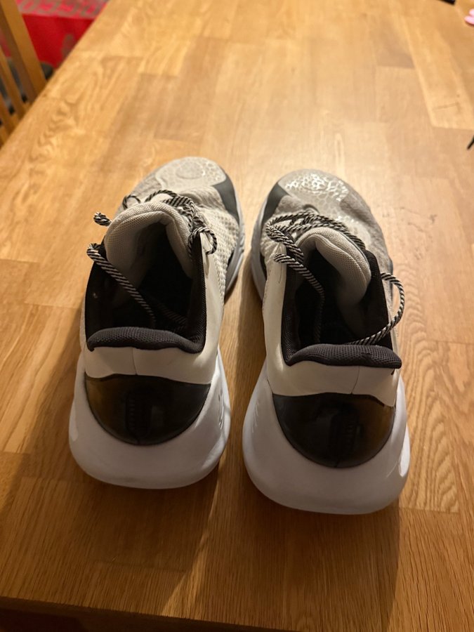 Under Armour Curry Flow Go Skor - Vit/Svart 49,5 | Köp på Tradera ...