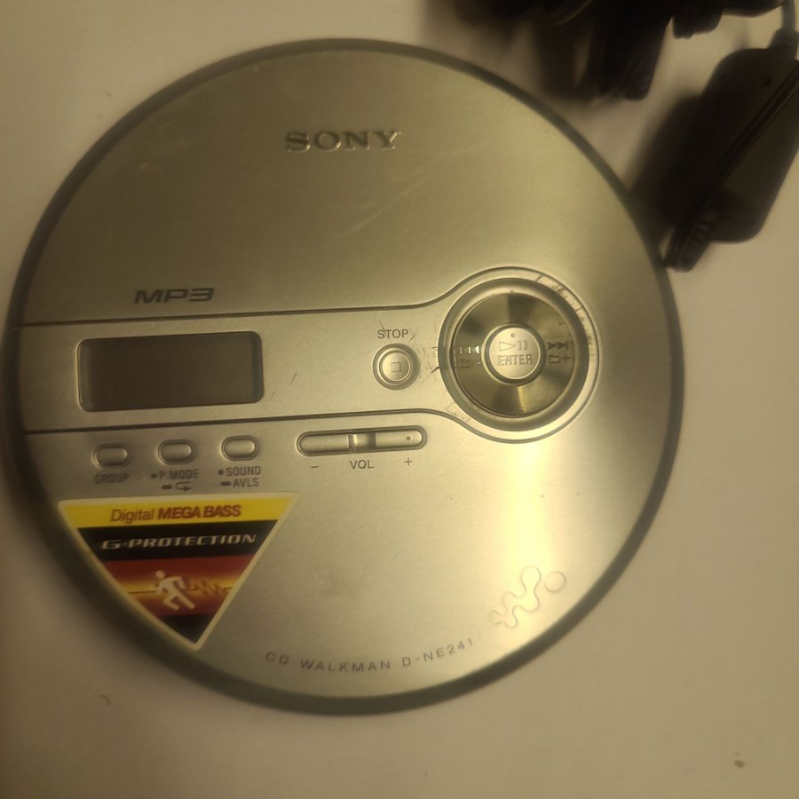 Kultig Sony CD Walkman D-NE241 | Köp på Tradera (711063156)