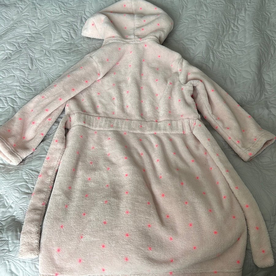 Se produkter som liknar Morgonrock storlek 110/116. på Tradera (695078402)