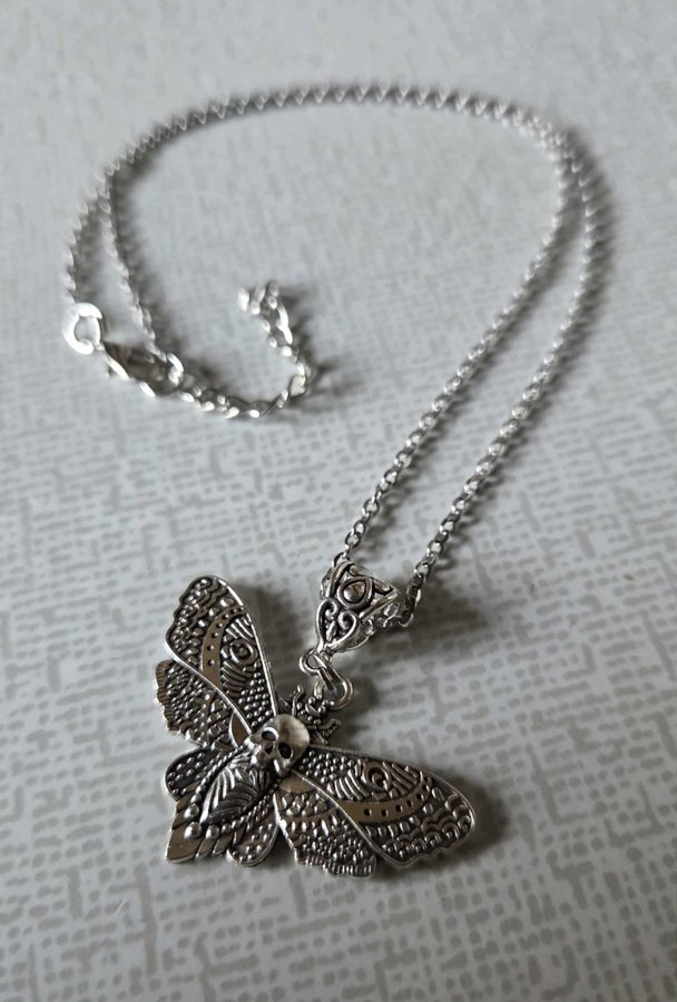Silvrigt halsband med moth fjäril Goth Gothic B.. | Köp på Tradera ...