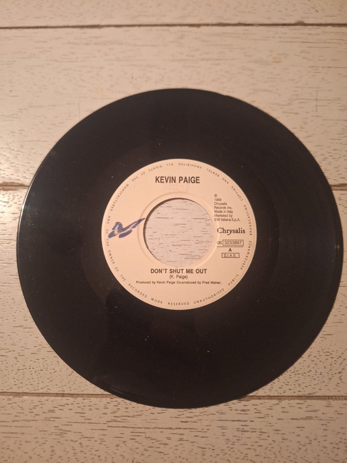 Se produkter som liknar Kevin Paige - Don't Shut Me O.. på Tradera ...
