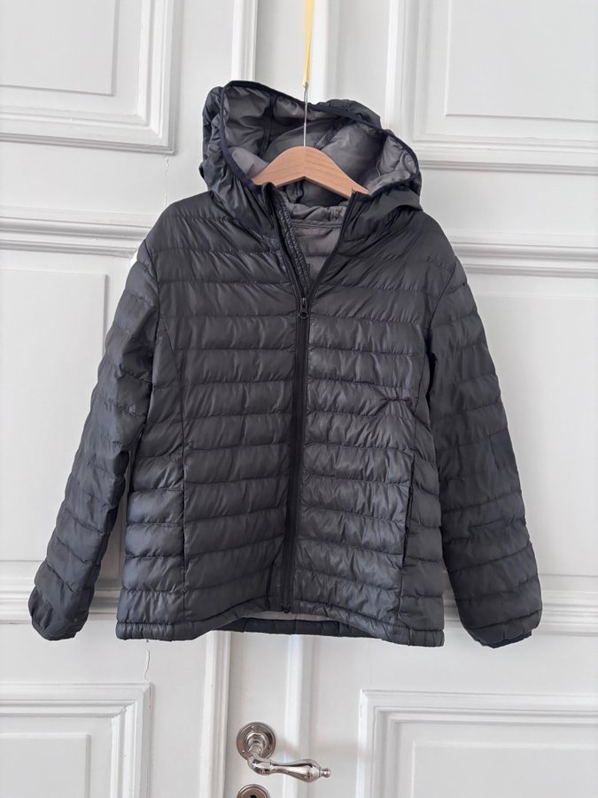 Uniqlo Ultra Light jacka barn 7–8 år – perfekt .. | Köp på Tradera ...