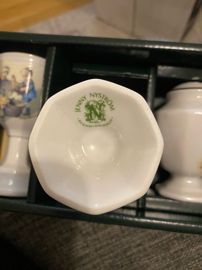 Se produkter som liknar Jenny Nyström Äggkoppar och S.. på Tradera ...