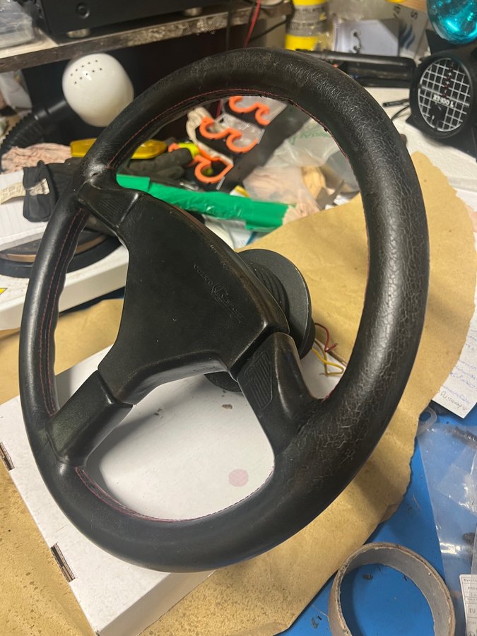 Se produkter som liknar Volvo r-sport ratt på Tradera (702529956)