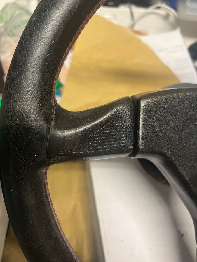 Se produkter som liknar Volvo r-sport ratt på Tradera (702529956)