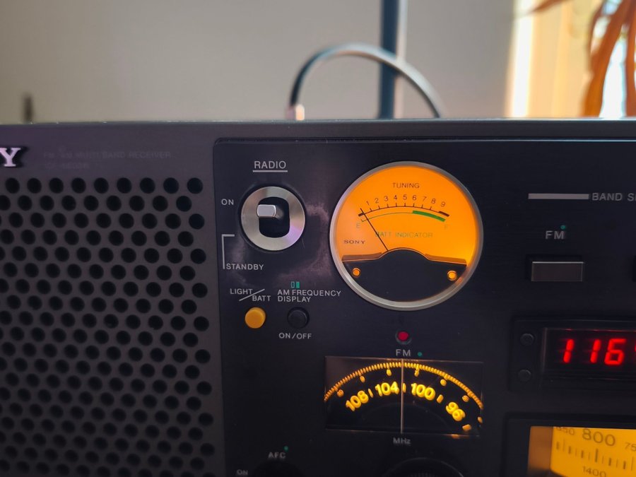 Sony ICF-6800W FM/Multi Band Receiver | Köp på Tradera (709165395)