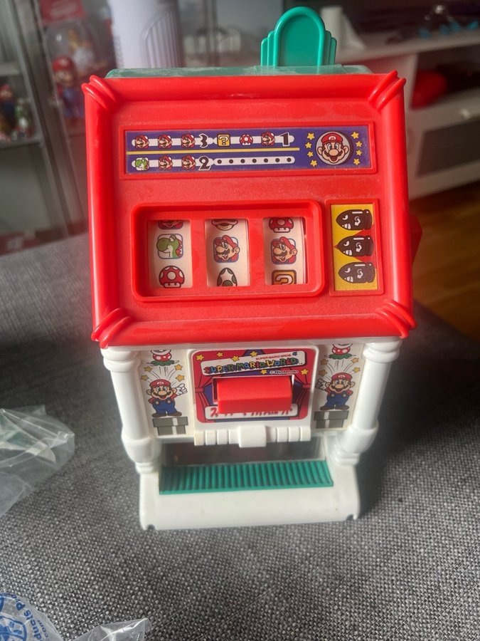 Se produkter som liknar Super Mario leksaks Slot Mask.. på Tradera ...