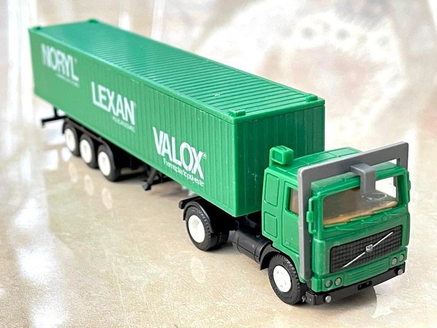 Se produkter som liknar Herpa Ho 801221 Volvo F12 Gen.. på Tradera ...