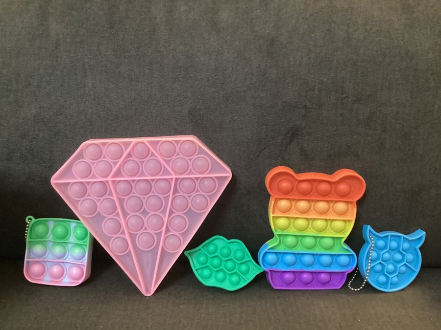 Fidget Toys Set, väska och andra fidget toys | Köp på Tradera (732909492)