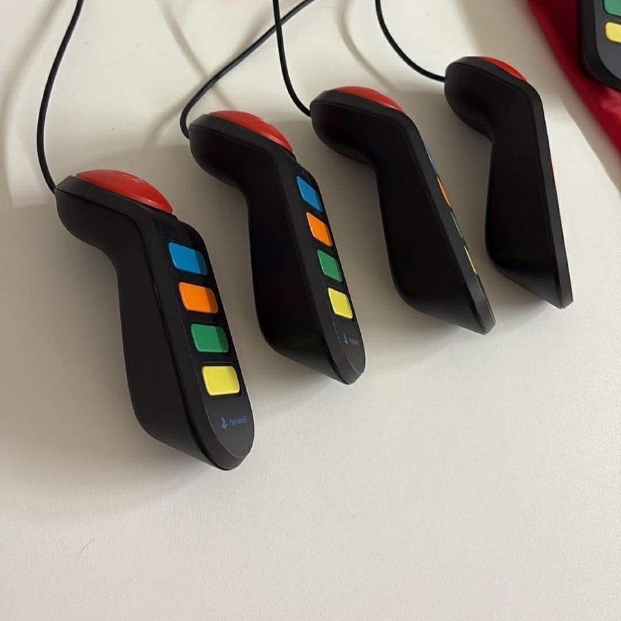 Se produkter som liknar PS2 & PS3 Buzz! The Music Qui.. på Tradera ...