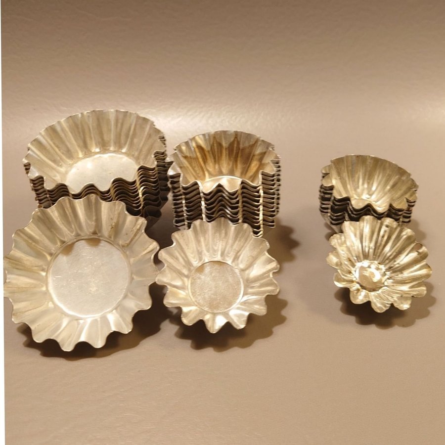 Se produkter som liknar 35 st äldre bakformar, mazari.. på Tradera ...