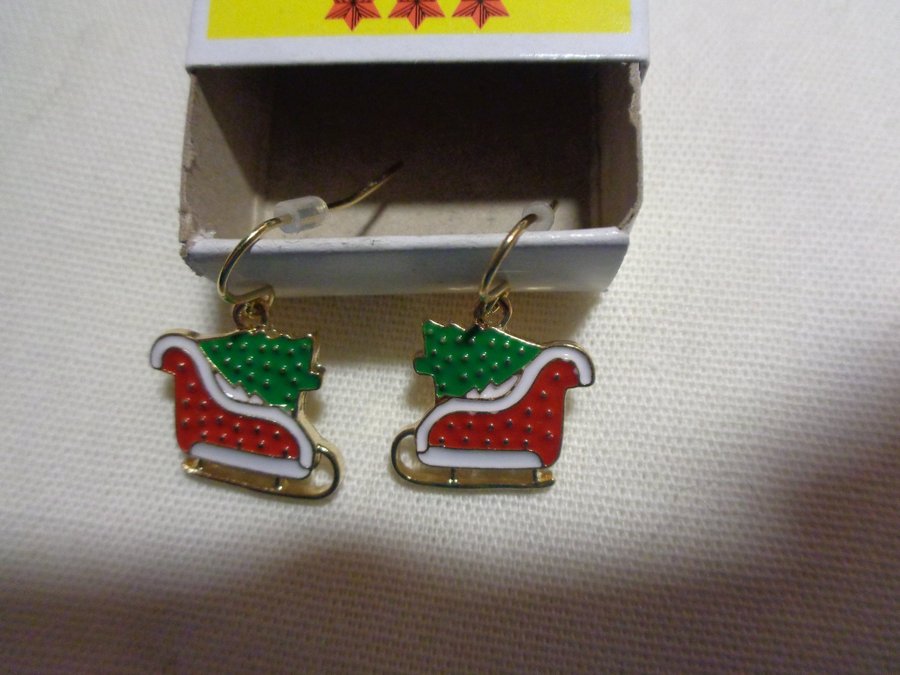 NYA SÖTA ÖRHÄNGEN MED FÖR HÅL : RÖD SLÄDE MED G.. | Köp på Tradera ...