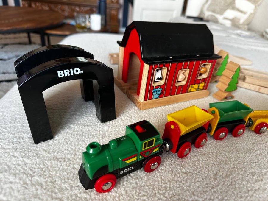 Brio Tågbana med Lok, Vagnar, Ladugård, Tunnel .. | Köp på Tradera ...