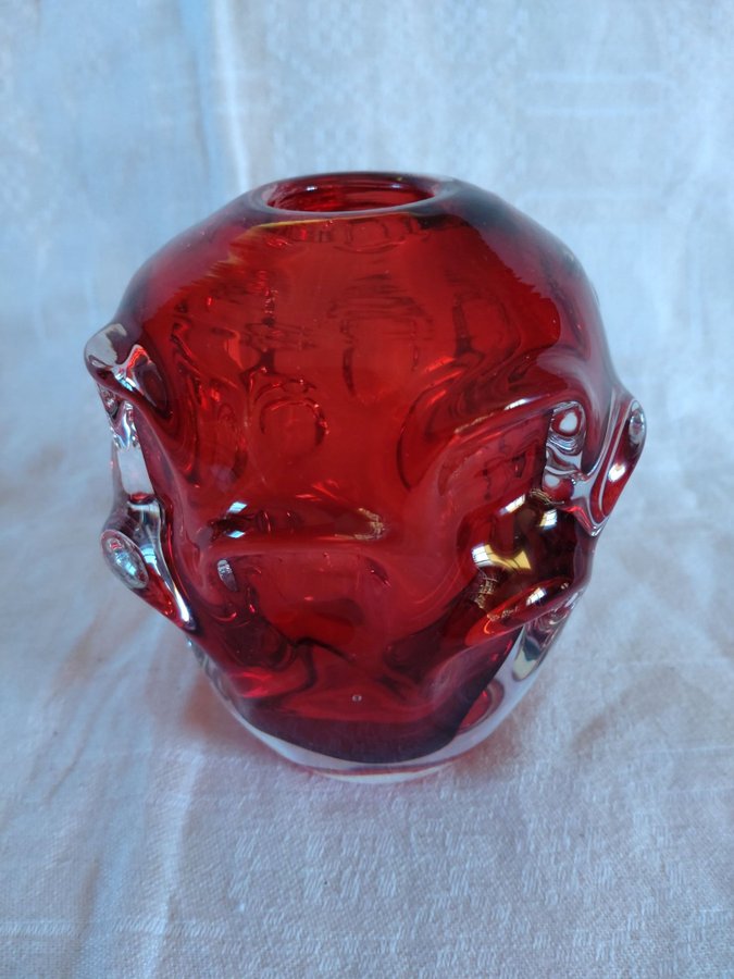Se produkter som liknar Röd vas glas Ruby Red Crystal.. på Tradera ...