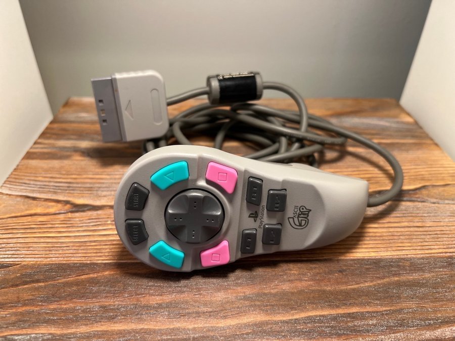 Playstation 1 PS1/ PS2 | ASCII Grip V RPG Handk.. | Köp på Tradera ...