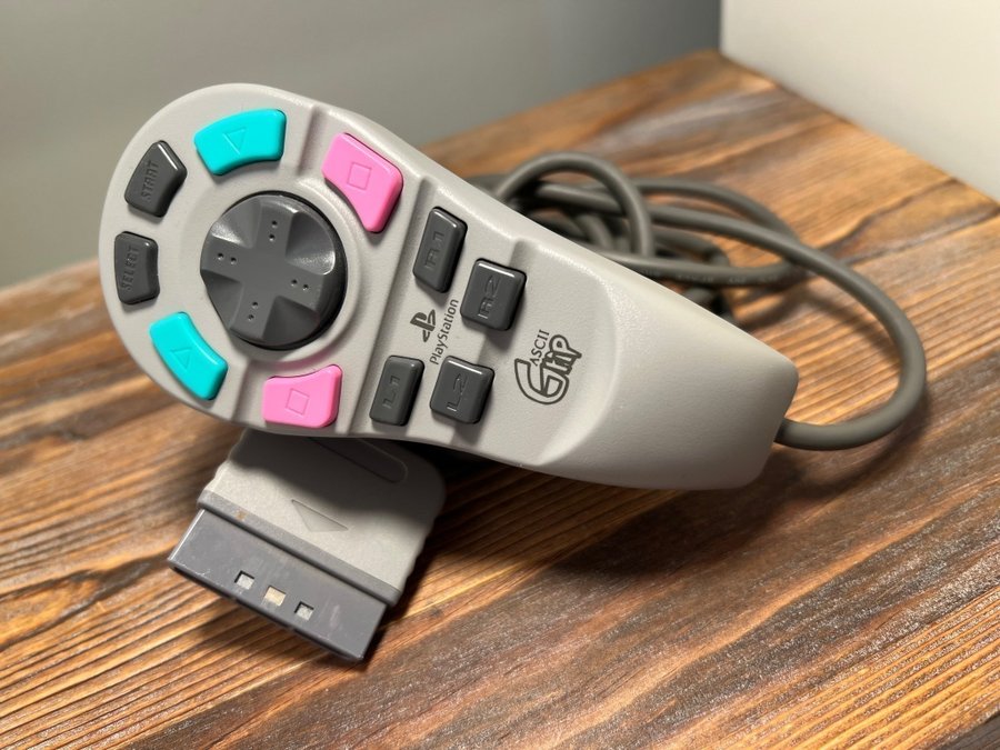 Playstation 1 PS1/ PS2 | ASCII Grip V RPG Handk.. | Köp på Tradera ...