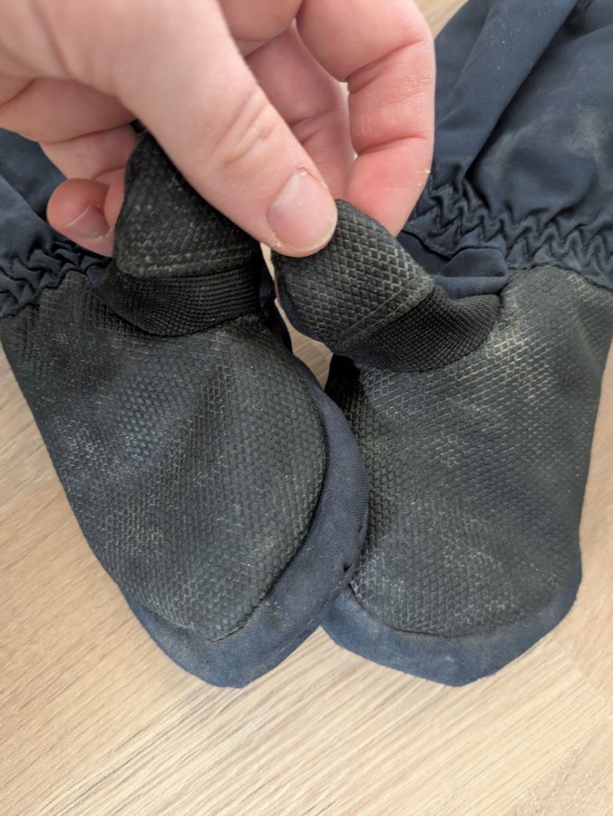 Polarn O. Pyret skalvantar, storlek 2-4 YRS | Köp på Tradera (699758659)