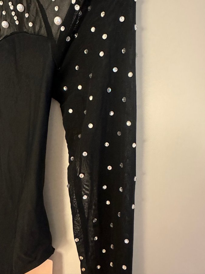 Svart festlig body | Köp på Tradera (694838928)