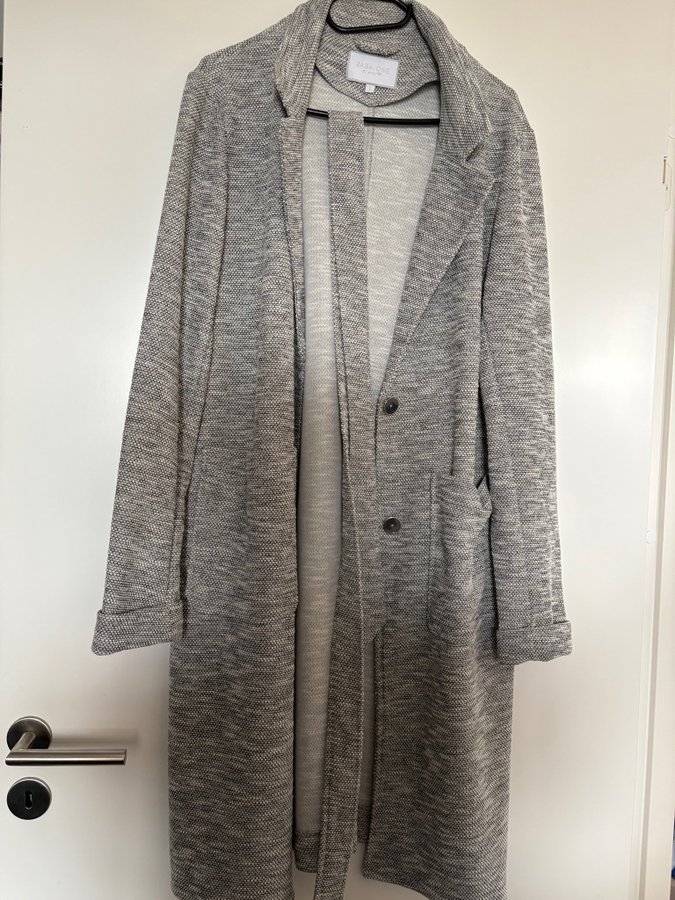 Zabaione grå kappa, storlek L | Köp på Tradera (711392813)