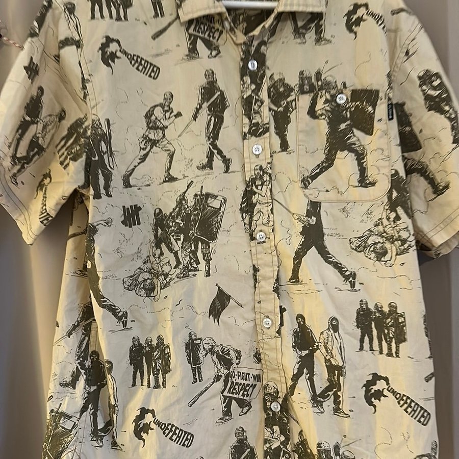 Undefeated riot skjorta | Köp på Tradera (706709092)