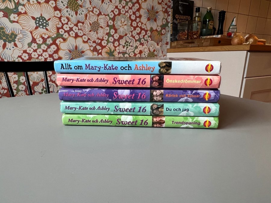 Se produkter som liknar 5st Mary-Kate och Ashley Böcker på Tradera ...